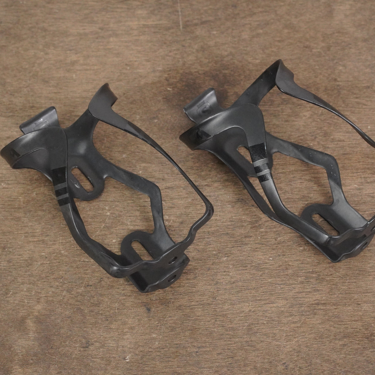 (2) Serfas Carbon Water Bottle Cages 42g – Elevate Cycling