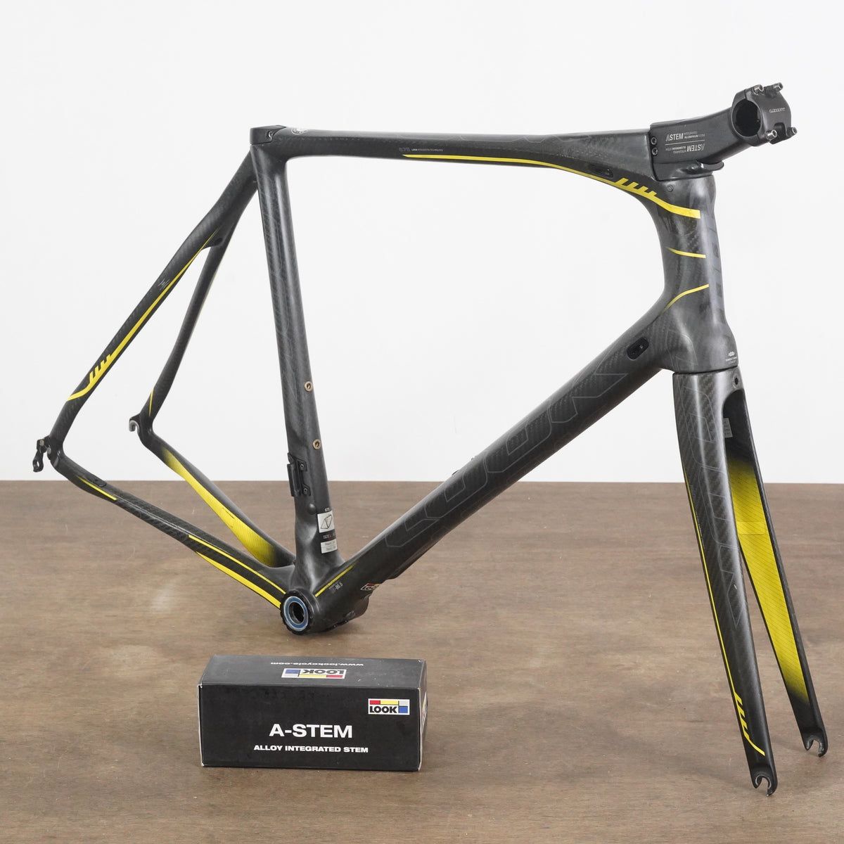 L (Large) LOOK 675 Light Carbon Rim Brake Road Frameset – Elevate Cycling