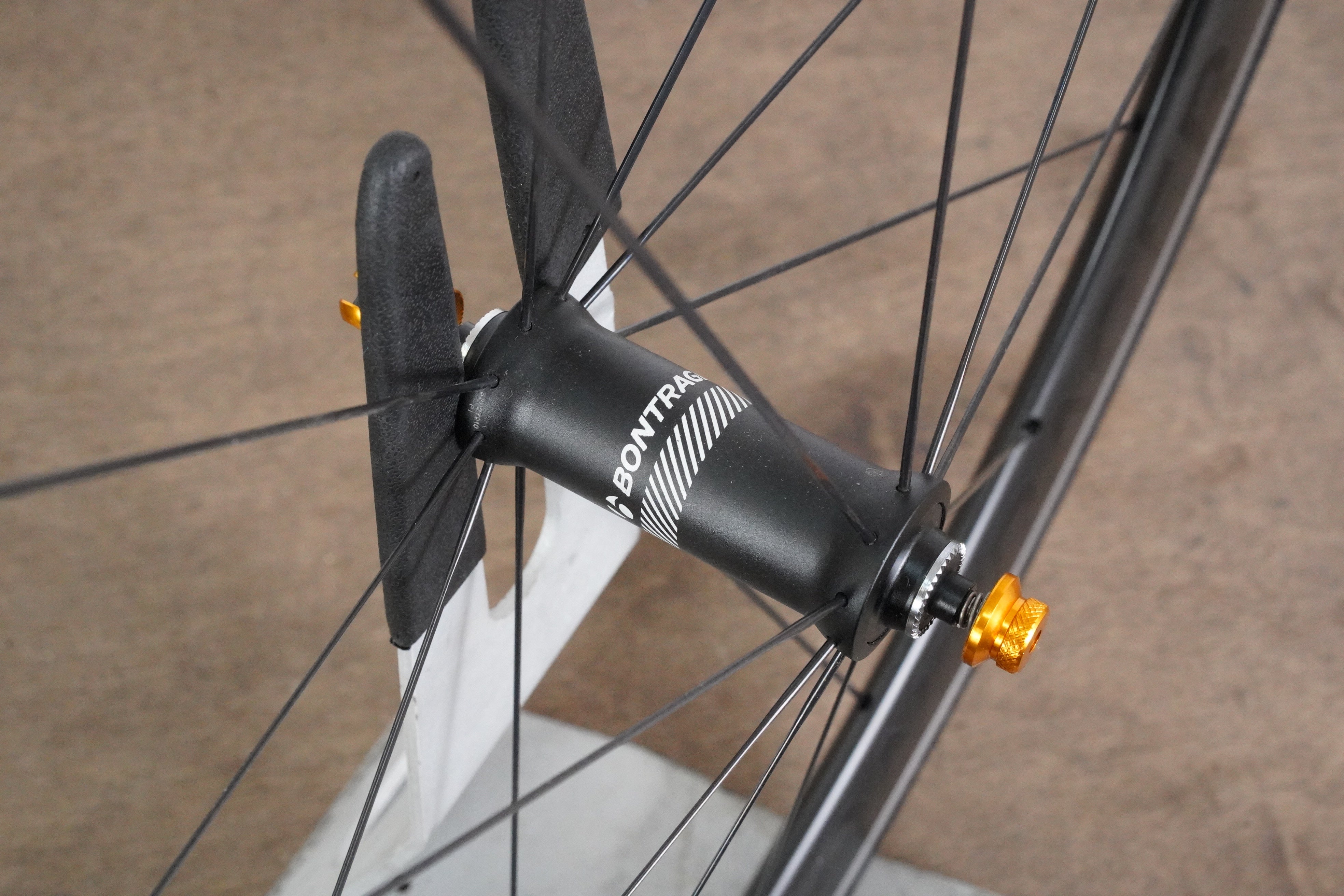 Bontrager Aura 5 Carbon Tubeless Clincher Rim Brake Wheelset Bontrager Aura 5 Carbon Tubeless Clincher Rim Brake Wheelset