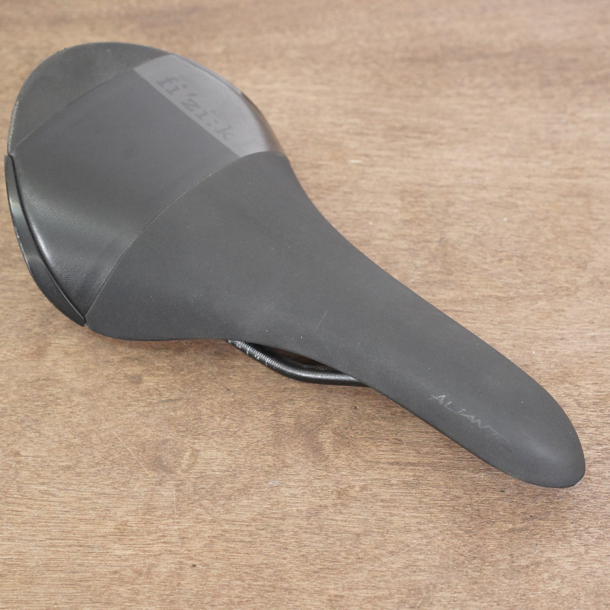 138mm (Regular) Fizik Aliante R5 Manganese Rail Road Saddle – Elevate ...
