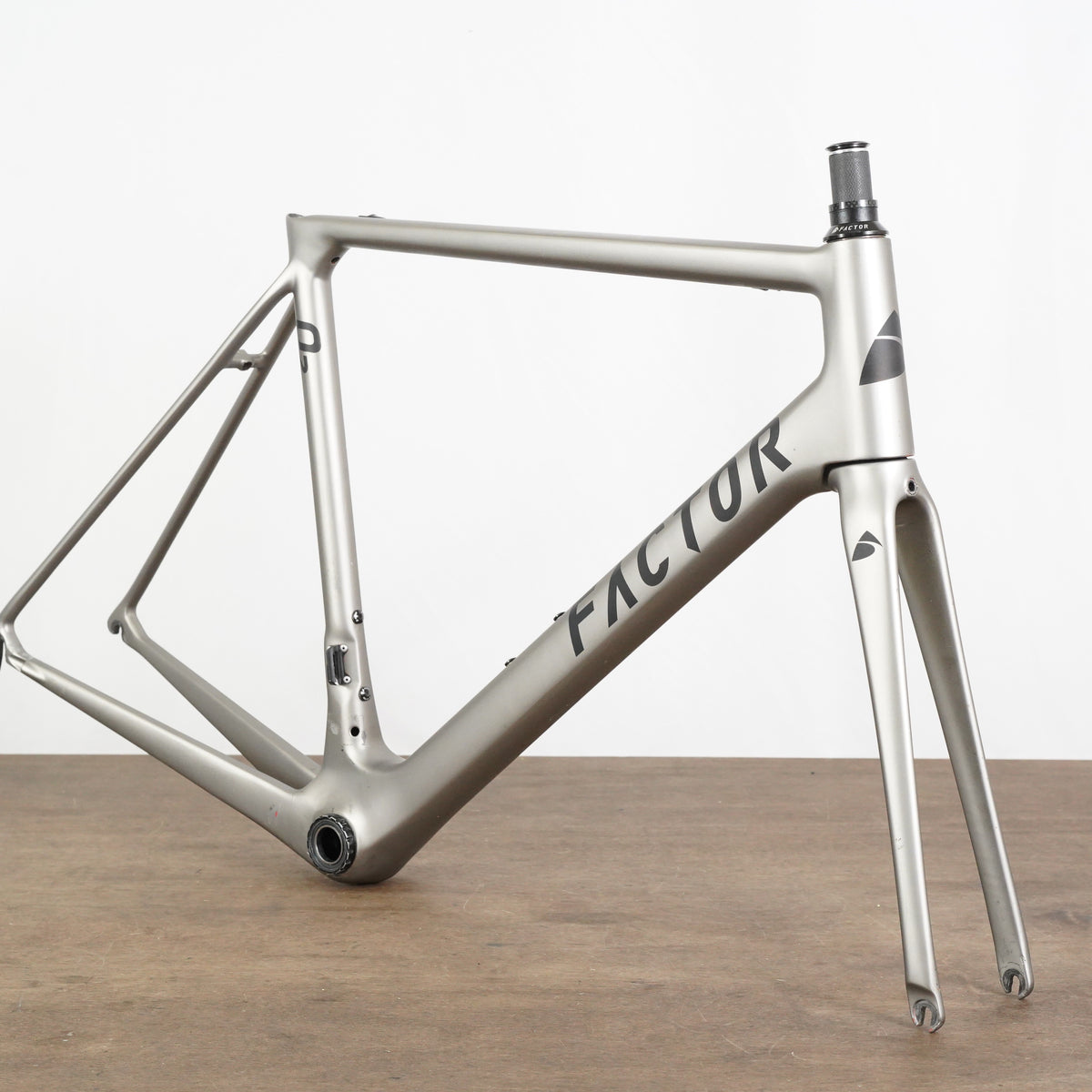 56cm Factor O2 Carbon Rim Brake Road Frameset – Elevate Cycling