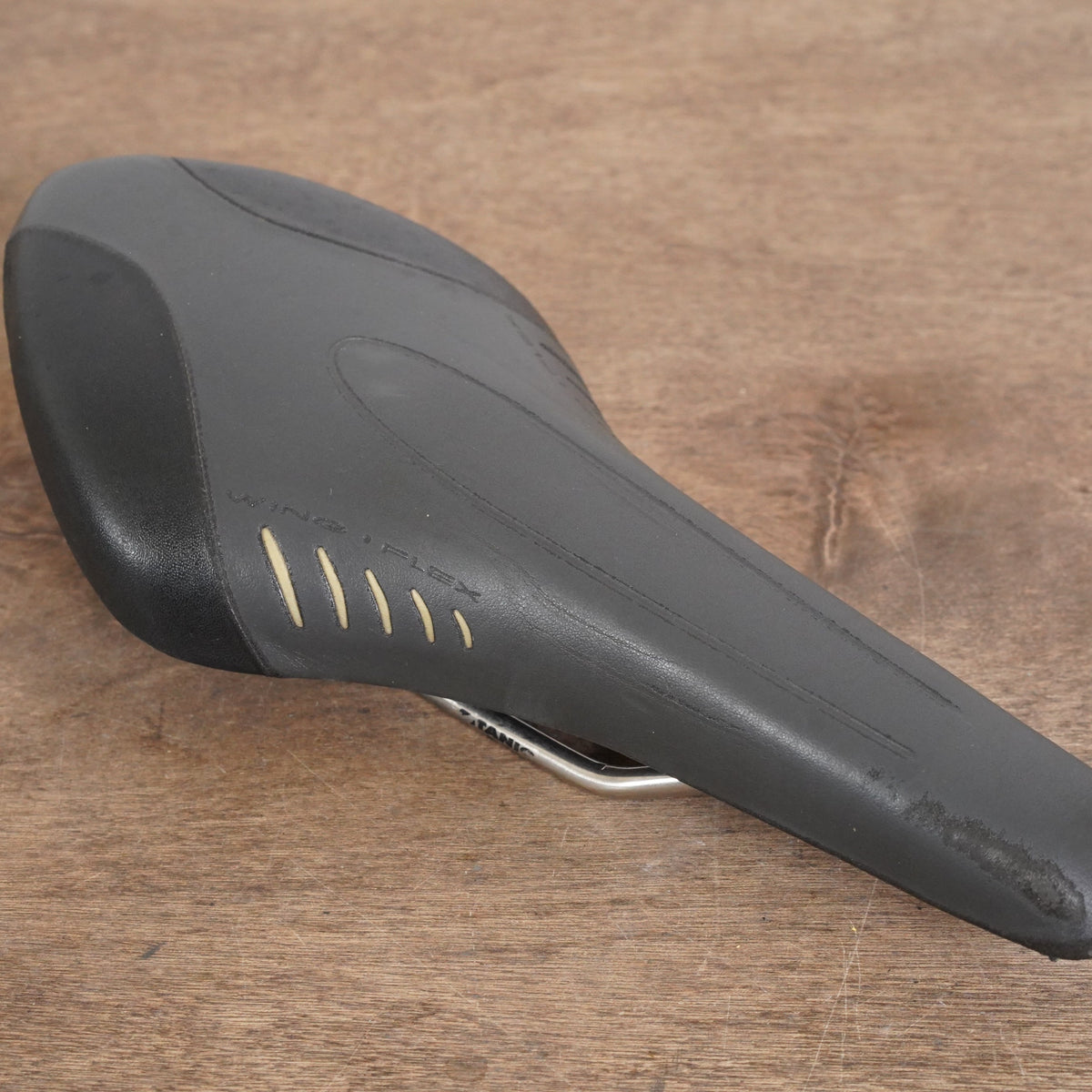 130mm Fizik Arione Titanium Rail Road Saddle 253g – Elevate Cycling