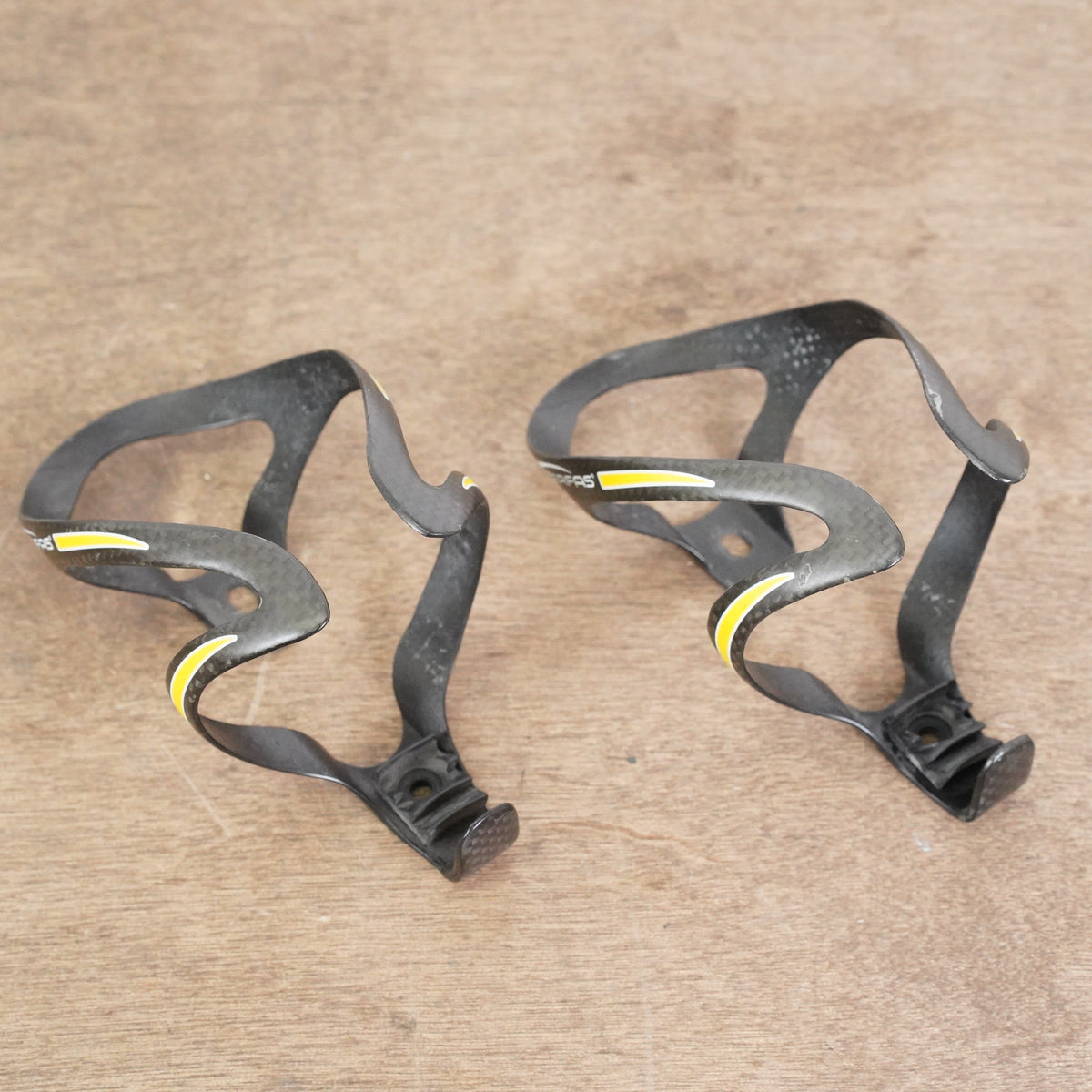 (2) Serfas Carbon Water Bottle Cages 48g – Elevate Cycling